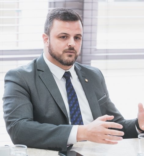 Coluna: Política & Políticos – Hora de descer do muro - JDV