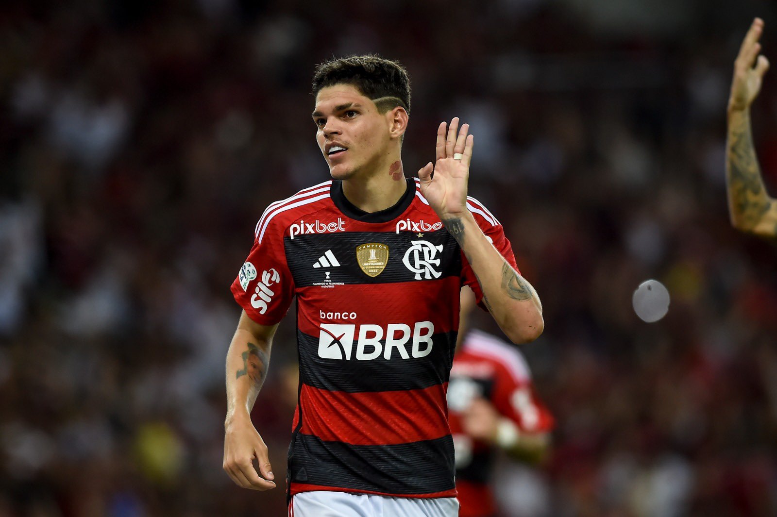 Ayrton Lucas foi o destaque do Flamengo na vitória sobre o Fluminense - JDV Ayrton Lucas foi o destaque do Flamengo na vitória sobre o Fluminense - JDV